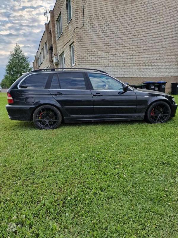 Black BMW 330 2003 in Plunge, with an engine capacity of 2.93 L and mileage of 405 thousand km for 2000 €, photo 6 on AUTOMOTO.COM.LV