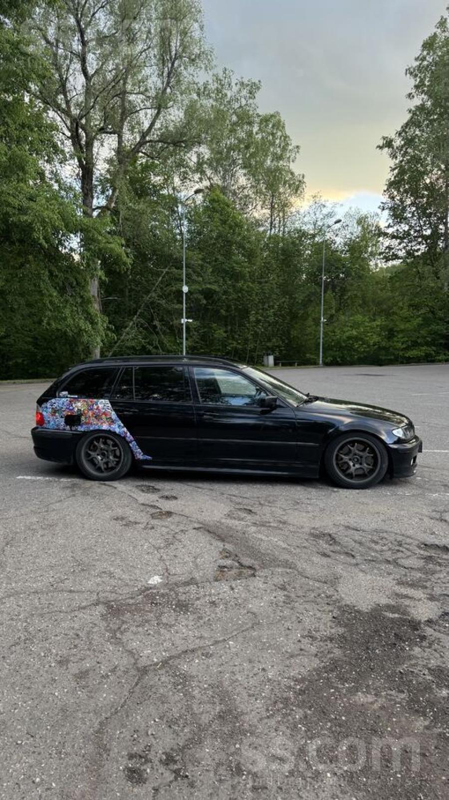 Black BMW 330 2004 in Riga, with an engine capacity of 3.00 L and mileage of 493 thousand km for 3250 €, photo 4 on AUTOMOTO.COM.LV