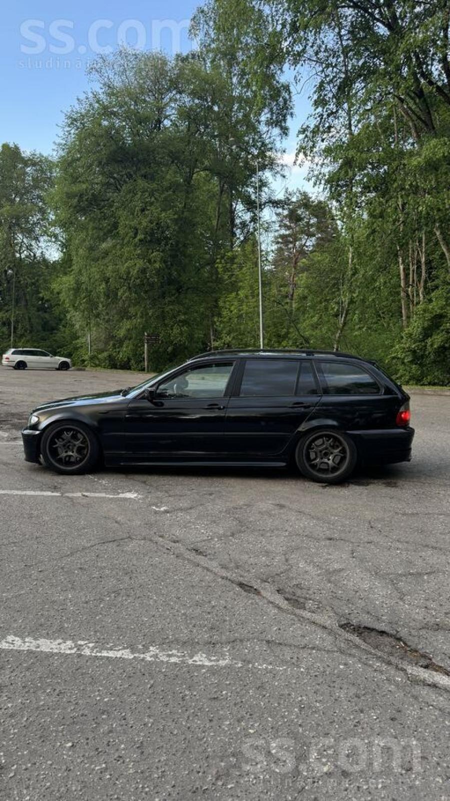 Black BMW 330 2004 in Riga, with an engine capacity of 3.00 L and mileage of 493 thousand km for 3250 €, photo 5 on AUTOMOTO.COM.LV