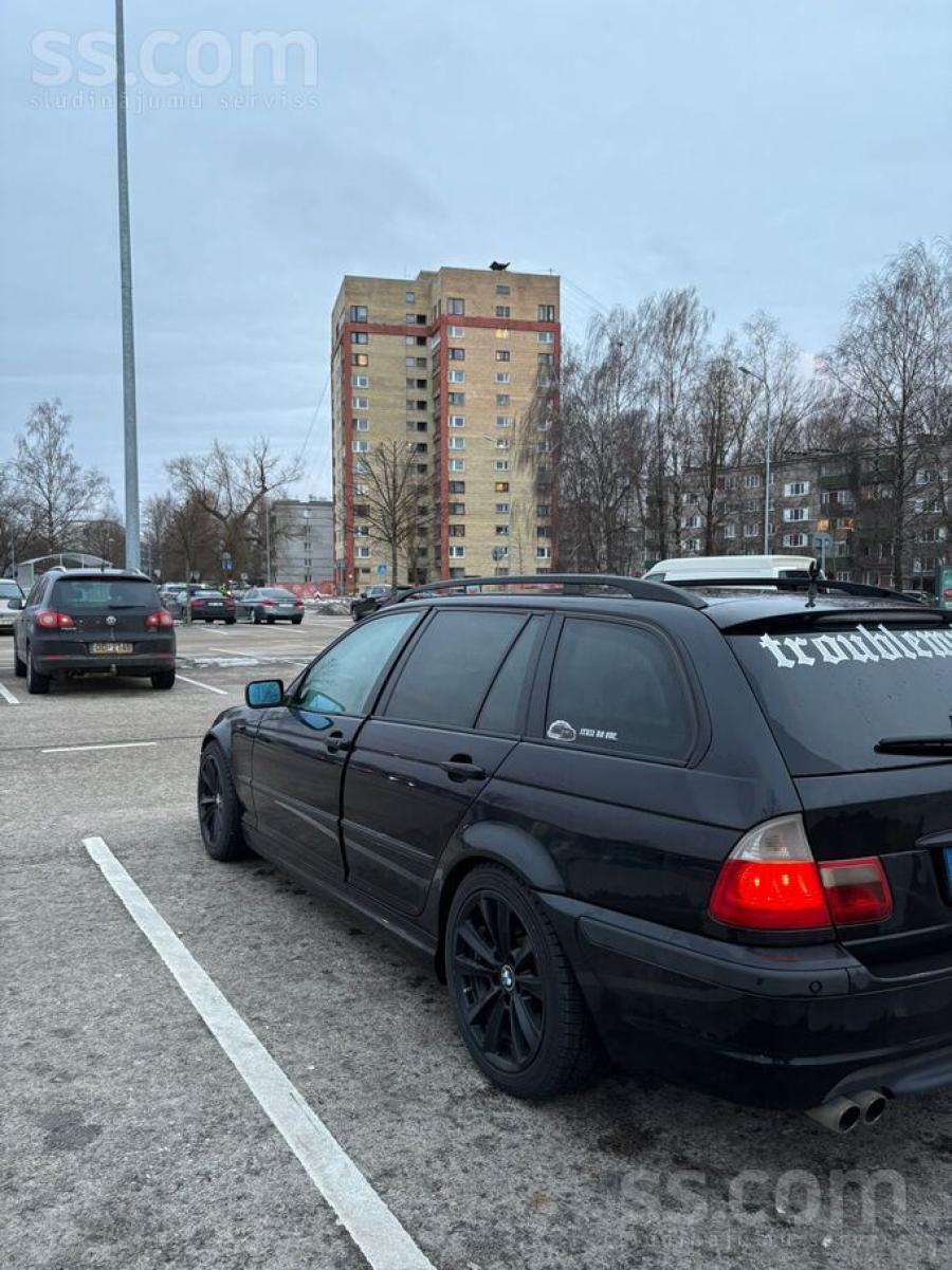 Black BMW 330 2004 in Riga, with an engine capacity of 3.00 L and mileage of 340 thousand km for 3200 €, photo 3 on AUTOMOTO.COM.LV