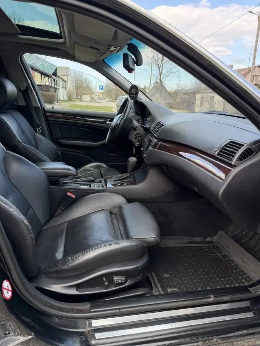 Black BMW 330 2004 in Ventspils, with an engine capacity of 3.00 L and mileage of 363 thousand km for 2450 €, photo 18 on AUTOMOTO.COM.LV