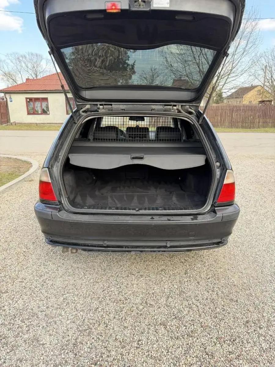 Black BMW 330 2004 in Ventspils, with an engine capacity of 3.00 L and mileage of 363 thousand km for 2450 €, photo 23 on AUTOMOTO.COM.LV