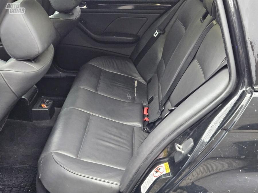Black BMW 330 2004 in Klaipeda, with an engine capacity of 2.90 L and mileage of 410 thousand km for 2650 €, photo 13 on AUTOMOTO.COM.LV