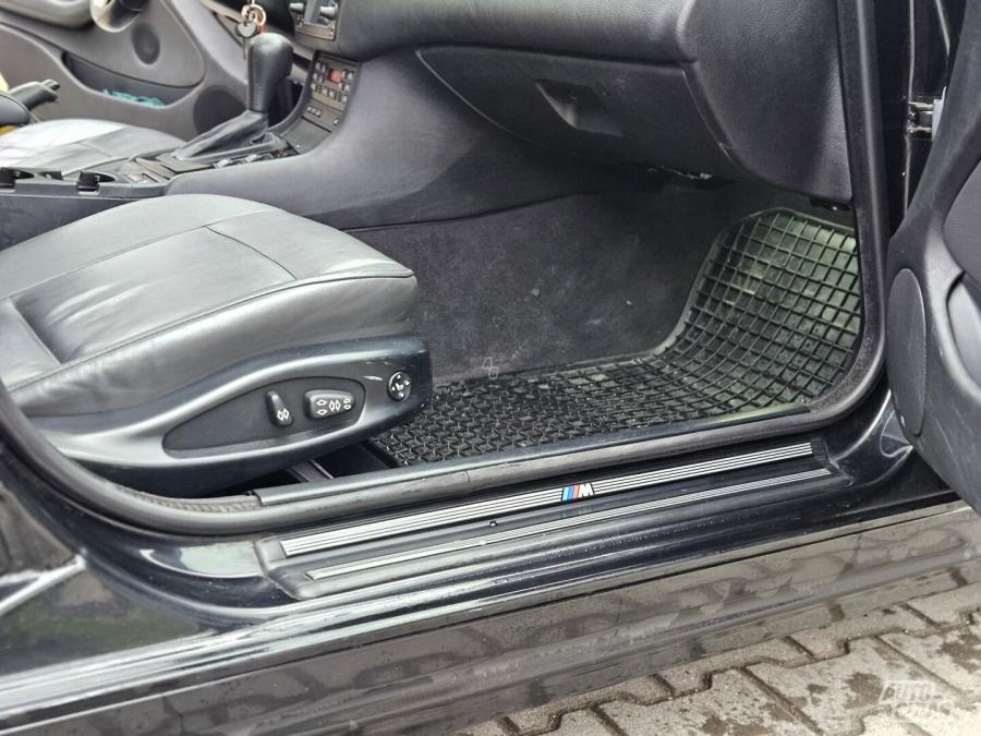 Black BMW 330 2004 in Klaipeda, with an engine capacity of 2.90 L and mileage of 410 thousand km for 2650 €, photo 16 on AUTOMOTO.COM.LV