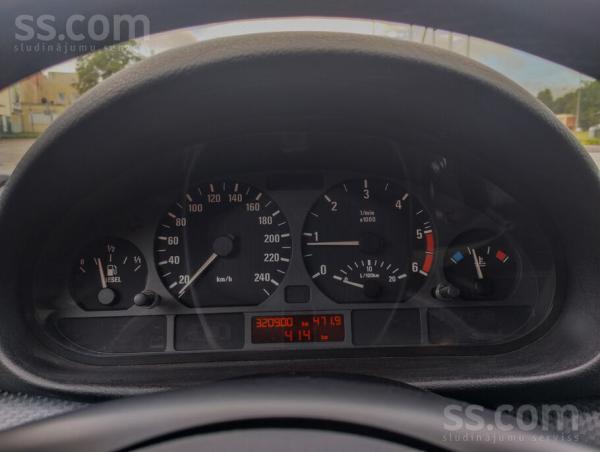 Black BMW 330 2004 in Riga, with an engine capacity of 3.00 L and mileage of 321 thousand km for 3650 €, photo 7 on AUTOMOTO.COM.LV