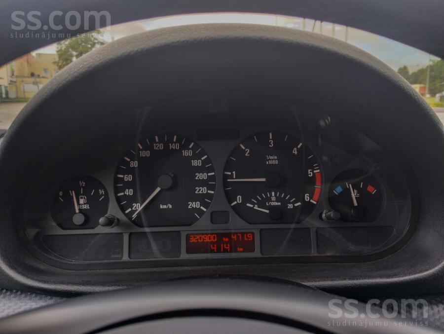 Black BMW 330 2004 in Riga, with an engine capacity of 3.00 L and mileage of 321 thousand km for 3650 €, photo 7 on AUTOMOTO.COM.LV