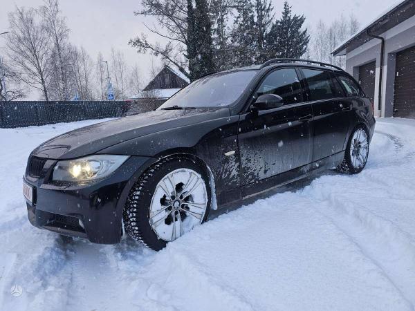Black BMW 330 2005 in Vilnius, with an engine capacity of 3.00 L and mileage of 289 thousand km for 4999 €, photo 4 on AUTOMOTO.COM.LV