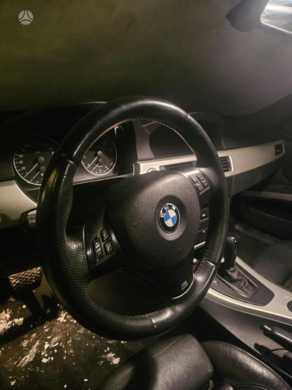 Black BMW 330 2005 in Vilnius, with an engine capacity of 3.00 L and mileage of 289 thousand km for 4999 €, photo 8 on AUTOMOTO.COM.LV