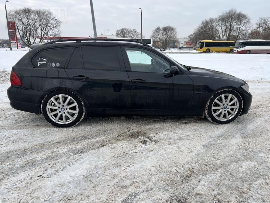 Black BMW 330 2005 in Riga, with an engine capacity of 3.00 L and mileage of 430 thousand km for 3600 €, photo 2 on AUTOMOTO.COM.LV