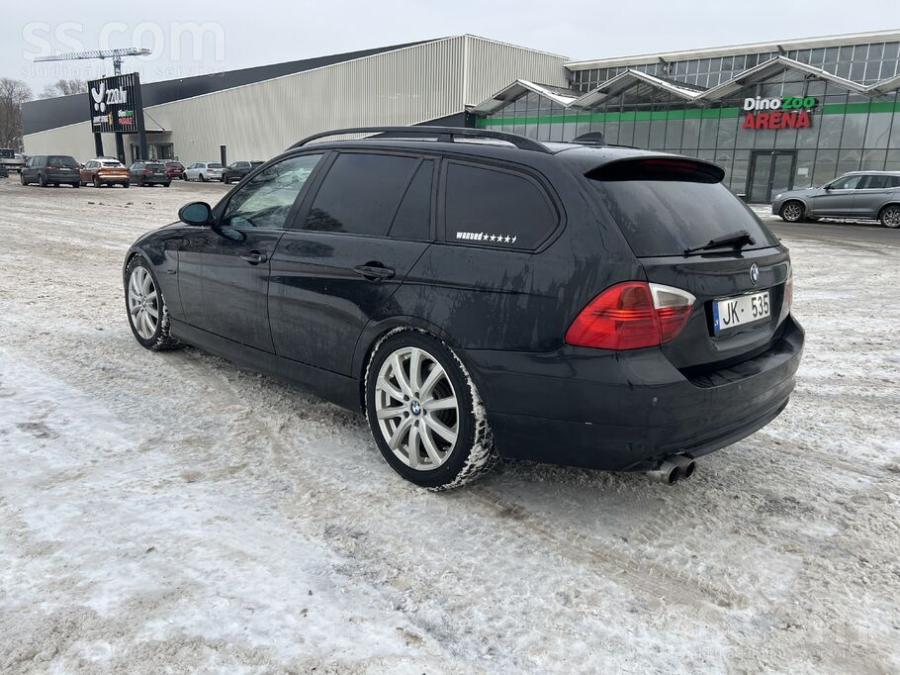 Black BMW 330 2005 in Riga, with an engine capacity of 3.00 L and mileage of 430 thousand km for 3600 €, photo 9 on AUTOMOTO.COM.LV