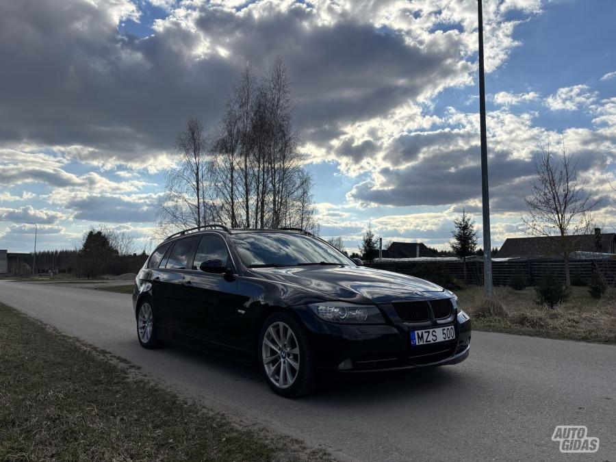 Black BMW 330 2005 in Raseiniai, with an engine capacity of 3.00 L and mileage of 361 thousand km for 4499 €, photo 5 on AUTOMOTO.COM.LV