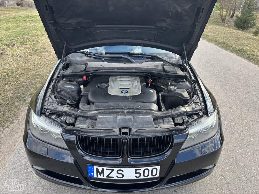 Black BMW 330 2005 in Raseiniai, with an engine capacity of 3.00 L and mileage of 361 thousand km for 4499 €, photo 18 on AUTOMOTO.COM.LV