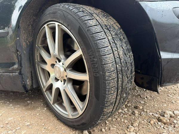 Black BMW 330 2005 in Panevezys, with an engine capacity of 2.99 L and mileage of 250 thousand km for 2500 €, photo 6 on AUTOMOTO.COM.LV