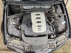 Melns BMW 330 2005 Panevēža, ar dzinēja tilpumu 2.99 L un nobraukumu 250 tūkst. km par 2500 €, foto 8 vietnē AUTOMOTO.COM.LV