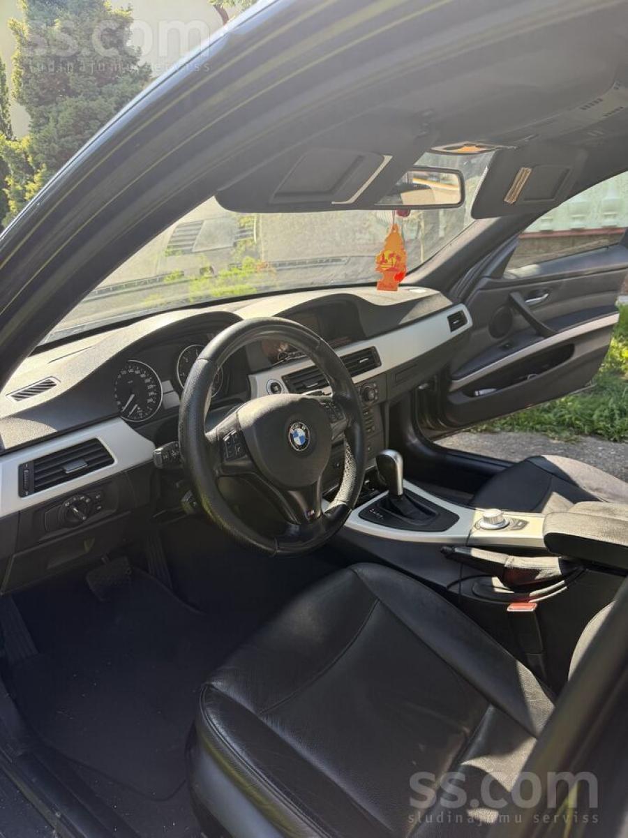 Melns BMW 330 2005 Rēzekne, ar dzinēja tilpumu 3.00 L un nobraukumu 439 tūkst. km par 3700 €, foto 3 vietnē AUTOMOTO.COM.LV