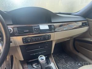 Black BMW 330 2005 in Jelgava, with an engine capacity of 3.00 L and mileage of 288 thousand km for 3500 €, photo 4 on AUTOMOTO.COM.LV