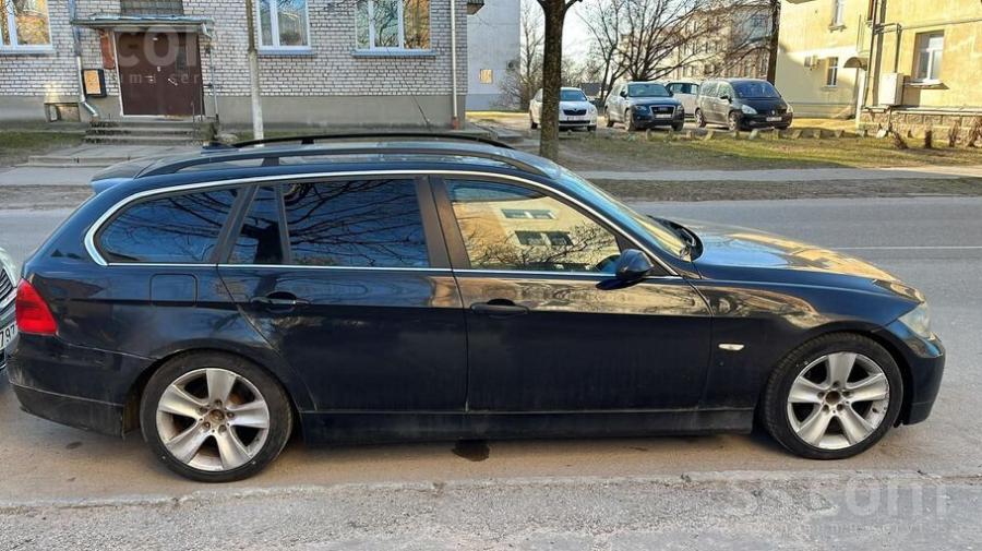 Black BMW 330 2005 in Jelgava, with an engine capacity of 3.00 L and mileage of 288 thousand km for 3500 €, photo 5 on AUTOMOTO.COM.LV