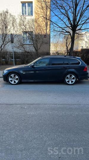 Black BMW 330 2005 in Jelgava, with an engine capacity of 3.00 L and mileage of 288 thousand km for 3500 €, photo 6 on AUTOMOTO.COM.LV