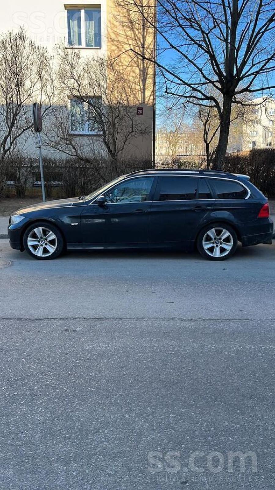 Black BMW 330 2005 in Jelgava, with an engine capacity of 3.00 L and mileage of 288 thousand km for 3500 €, photo 6 on AUTOMOTO.COM.LV