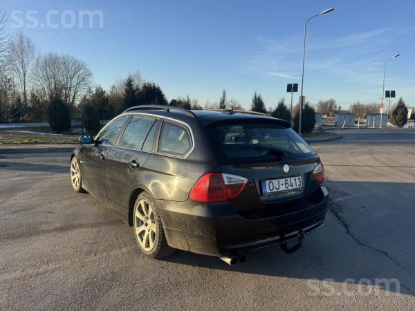 Black BMW 330 2005 in Riga, with an engine capacity of 3.00 L and mileage of 300 thousand km for 2950 €, photo 2 on AUTOMOTO.COM.LV