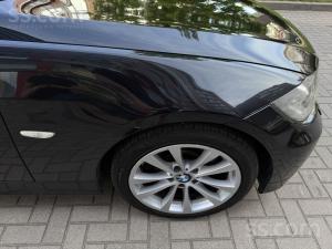 Black BMW 330 2006 in Riga, with an engine capacity of 3.00 L and mileage of 0 thousand km for 4190 €, photo 5 on AUTOMOTO.COM.LV