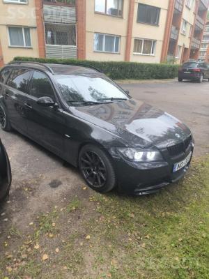 Black BMW 330 2006 in Riga, with an engine capacity of 3.00 L and mileage of 427 thousand km for 6400 €, photo 3 on AUTOMOTO.COM.LV