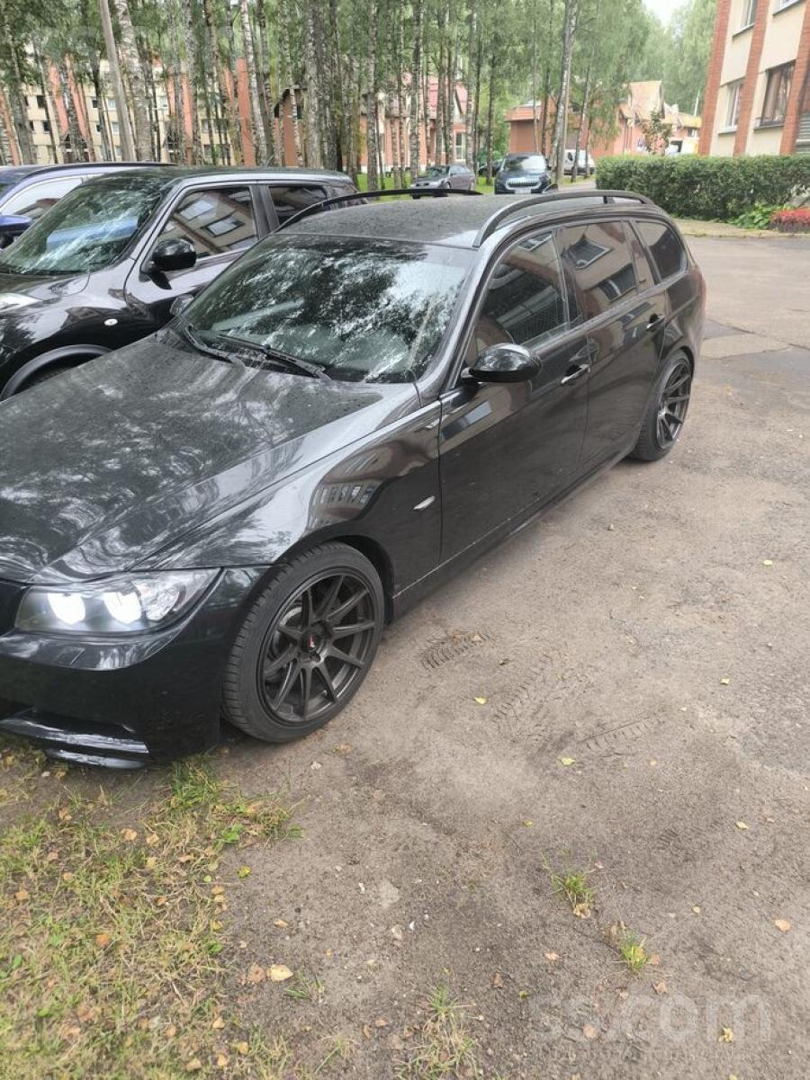 Black BMW 330 2006 in Riga, with an engine capacity of 3.00 L and mileage of 427 thousand km for 6400 €, photo 4 on AUTOMOTO.COM.LV