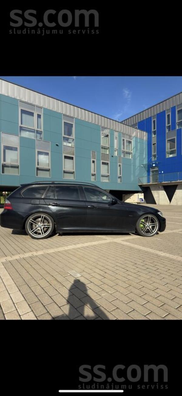 Black BMW 330 2006 in Jekabpils, with an engine capacity of 3.00 L and mileage of 298 thousand km for 5900 €, photo 3 on AUTOMOTO.COM.LV