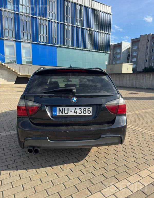 Black BMW 330 2006 in Jekabpils, with an engine capacity of 3.00 L and mileage of 298 thousand km for 5900 €, photo 4 on AUTOMOTO.COM.LV