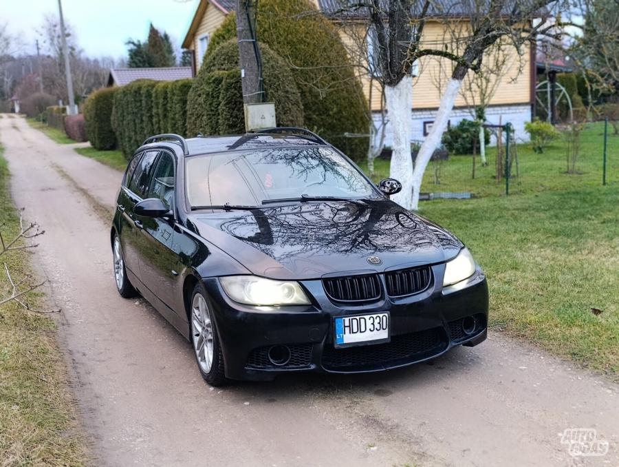 Black BMW 330 2006 in Kaunas, with an engine capacity of 3.00 L and mileage of 346 thousand km for 2900 €, photo 4 on AUTOMOTO.COM.LV