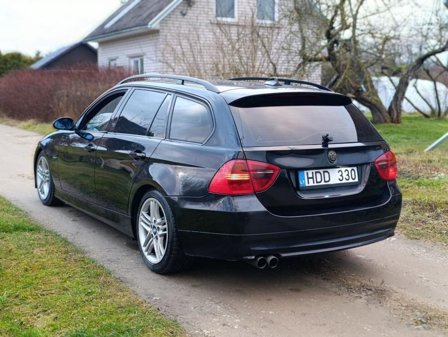Black BMW 330 2006 in Kaunas, with an engine capacity of 3.00 L and mileage of 346 thousand km for 2900 €, photo 5 on AUTOMOTO.COM.LV