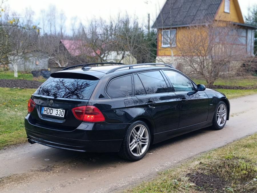 Black BMW 330 2006 in Kaunas, with an engine capacity of 3.00 L and mileage of 346 thousand km for 2900 €, photo 8 on AUTOMOTO.COM.LV