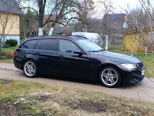 Black BMW 330 2006 in Kaunas, with an engine capacity of 3.00 L and mileage of 346 thousand km for 2900 €, photo 9 on AUTOMOTO.COM.LV