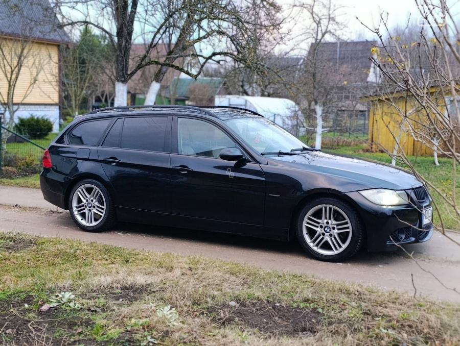 Black BMW 330 2006 in Kaunas, with an engine capacity of 3.00 L and mileage of 346 thousand km for 2900 €, photo 9 on AUTOMOTO.COM.LV