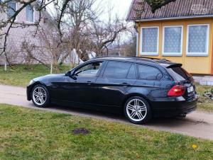 Black BMW 330 2006 in Kaunas, with an engine capacity of 3.00 L and mileage of 346 thousand km for 2900 €, photo 11 on AUTOMOTO.COM.LV