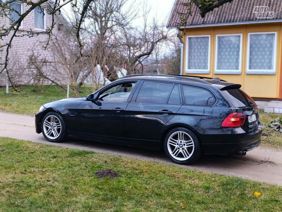 Black BMW 330 2006 in Kaunas, with an engine capacity of 3.00 L and mileage of 346 thousand km for 2900 €, photo 11 on AUTOMOTO.COM.LV