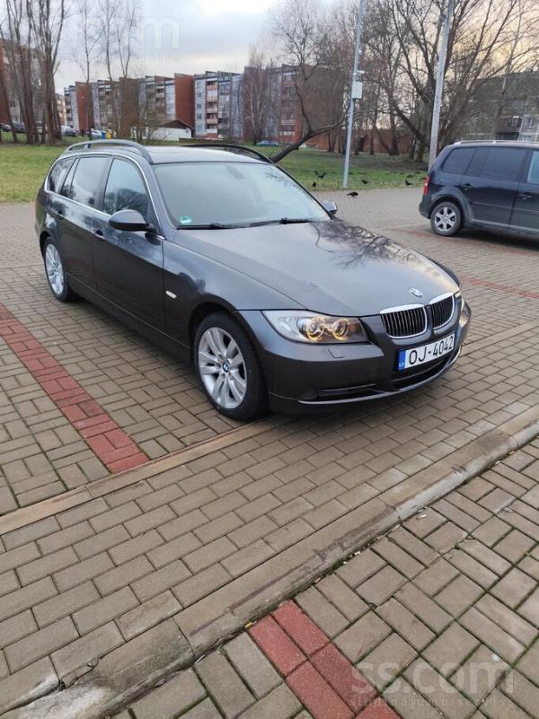Black BMW 330 2006 in Jelgava, with an engine capacity of 3.00 L and mileage of 333 thousand km for 4800 €, photo 1 on AUTOMOTO.COM.LV