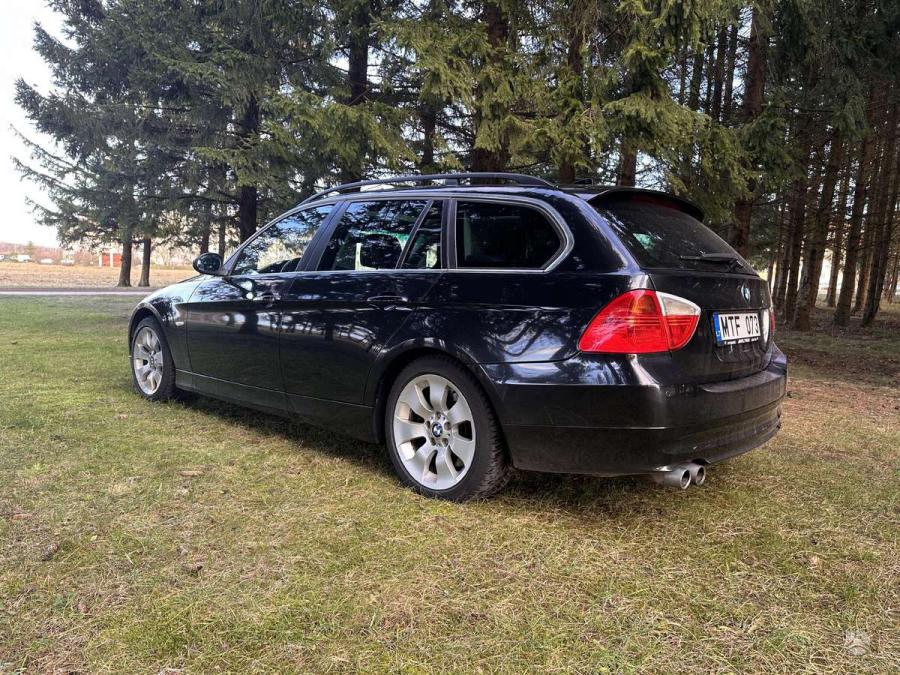 Melns BMW 330 2006 Gargždai, ar dzinēja tilpumu 2.99 L un nobraukumu 330 tūkst. km par 4500 €, foto 7 vietnē AUTOMOTO.COM.LV