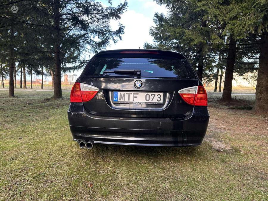 Melns BMW 330 2006 Gargždai, ar dzinēja tilpumu 2.99 L un nobraukumu 330 tūkst. km par 4500 €, foto 9 vietnē AUTOMOTO.COM.LV