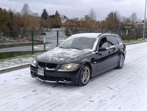 Melns BMW 330 2006 Kauņa, ar dzinēja tilpumu 3.00 L un nobraukumu 354 tūkst. km par 2699 €, foto 1 vietnē AUTOMOTO.COM.LV