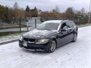 Melns BMW 330 2006 Kauņa, ar dzinēja tilpumu 3.00 L un nobraukumu 354 tūkst. km par 2699 €, foto  vietnē AUTOMOTO.COM.LV