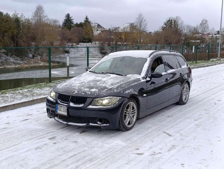 Black BMW 330 2006 in Kaunas, with an engine capacity of 3.00 L and mileage of 354 thousand km for 2699 €, photo 1 on AUTOMOTO.COM.LV