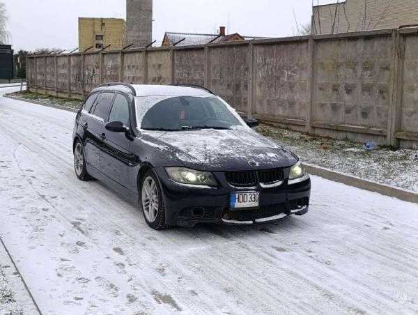 Melns BMW 330 2006 Kauņa, ar dzinēja tilpumu 3.00 L un nobraukumu 354 tūkst. km par 2699 €, foto 4 vietnē AUTOMOTO.COM.LV