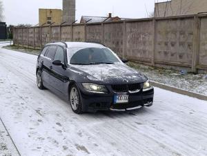 Black BMW 330 2006 in Kaunas, with an engine capacity of 3.00 L and mileage of 354 thousand km for 2699 €, photo 4 on AUTOMOTO.COM.LV