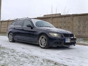 Black BMW 330 2006 in Kaunas, with an engine capacity of 3.00 L and mileage of 354 thousand km for 2699 €, photo 6 on AUTOMOTO.COM.LV