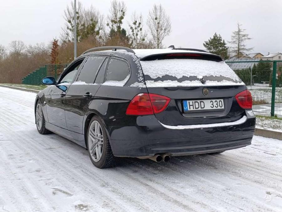 Black BMW 330 2006 in Kaunas, with an engine capacity of 3.00 L and mileage of 354 thousand km for 2699 €, photo 13 on AUTOMOTO.COM.LV