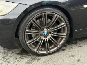 Melns BMW 330 2006 Valmiera, ar dzinēja tilpumu 3.00 L un nobraukumu 298 tūkst. km par 9500 €, foto 14 vietnē AUTOMOTO.COM.LV
