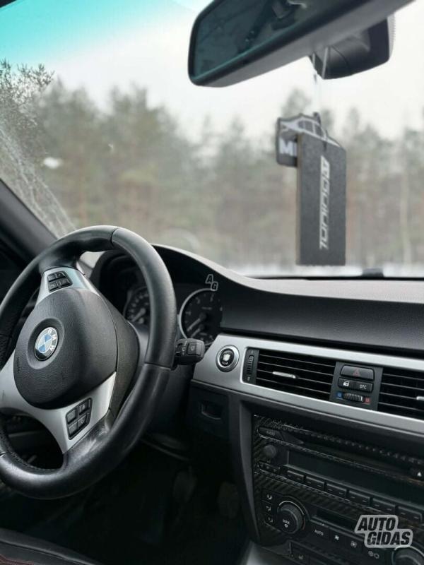 Melns BMW 330 2006 Klaipėda, ar dzinēja tilpumu 3.00 L un nobraukumu 390 tūkst. km par 3900 €, foto 5 vietnē AUTOMOTO.COM.LV