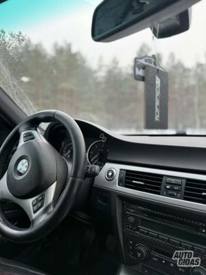 Black BMW 330 2006 in Klaipeda, with an engine capacity of 3.00 L and mileage of 390 thousand km for 3900 €, photo 5 on AUTOMOTO.COM.LV