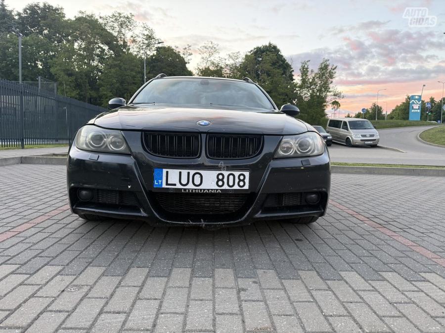Black BMW 330 2006 in Jonava, with an engine capacity of 3.00 L and mileage of 433 thousand km for 6300 €, photo 3 on AUTOMOTO.COM.LV